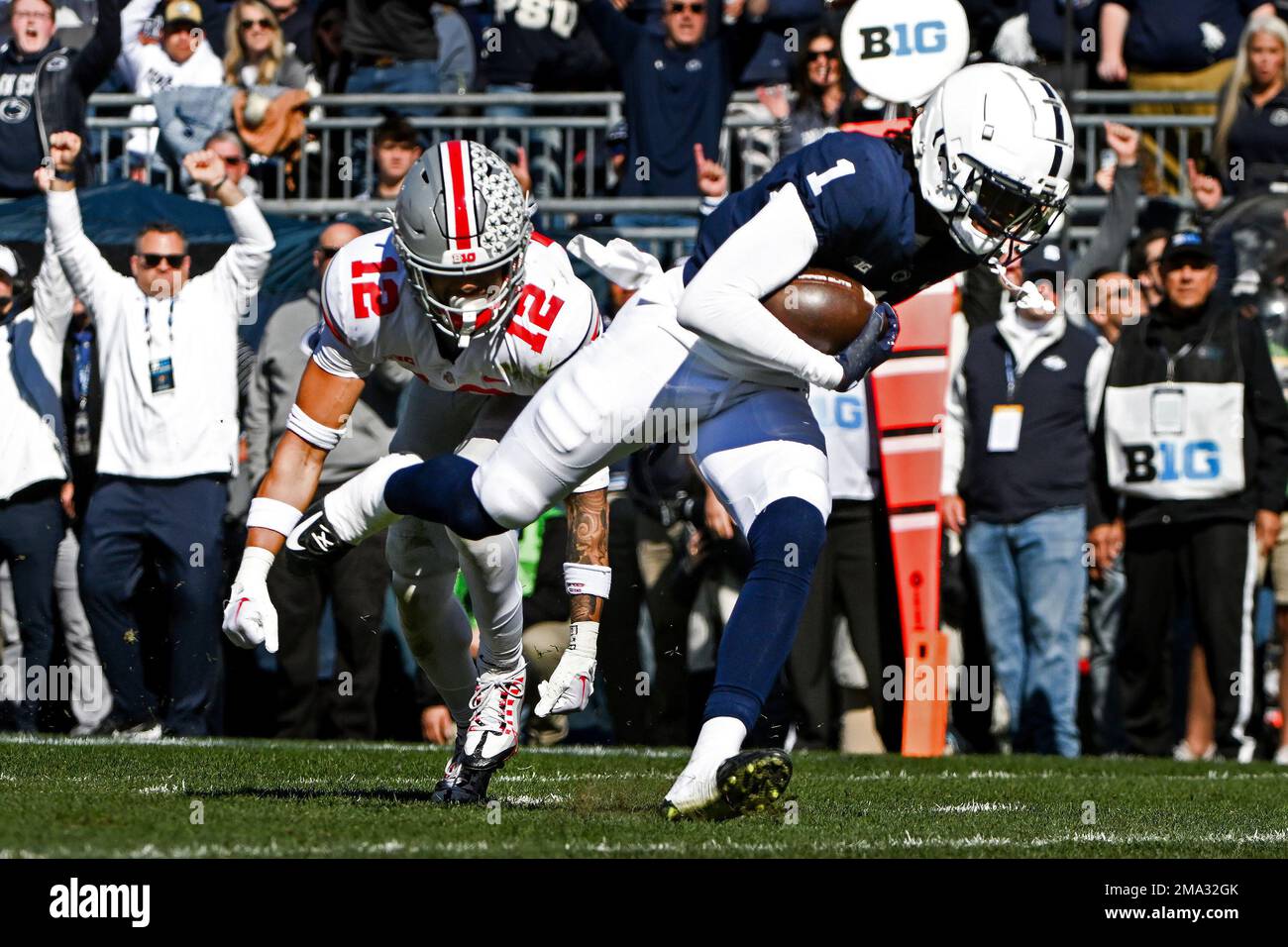 Penn State wide receiver KeAndre Lambert-Smith (1) scores a touchdown ...