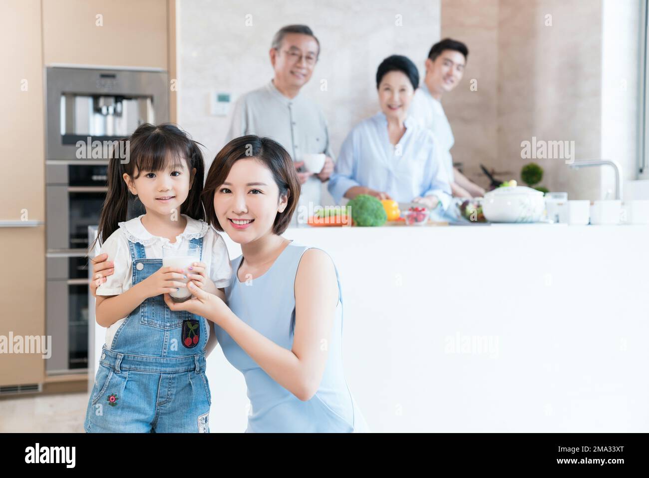 Happy family in the kitchen Stock Photo - Alamy