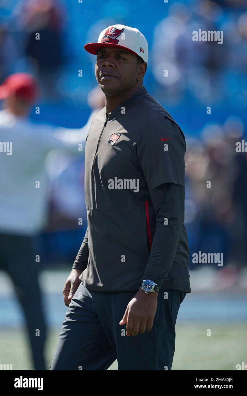 Tampa Bay Buccaneers offensive coordinator Byron Leftwich watches his ...