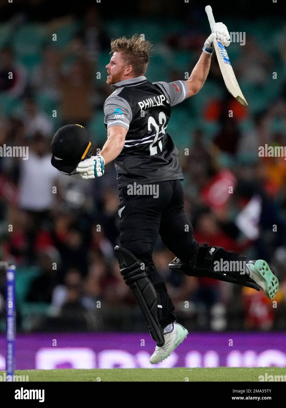 New Zealand's Glenn Phillips celebrate making a century against Sri ...