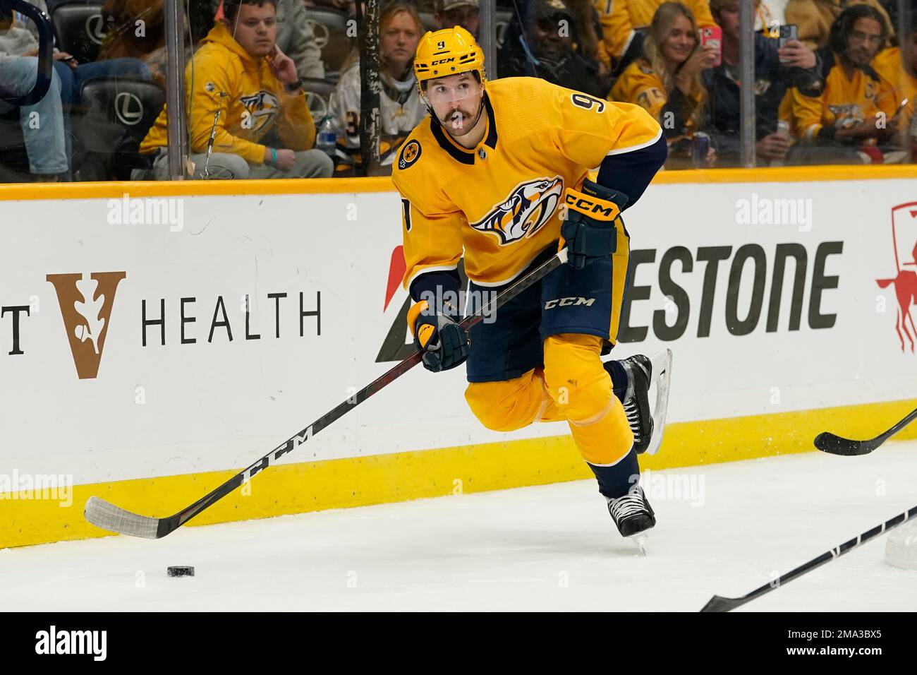 Nashville Predators' Filip Forsberg (9) plays against the St. Louis ...