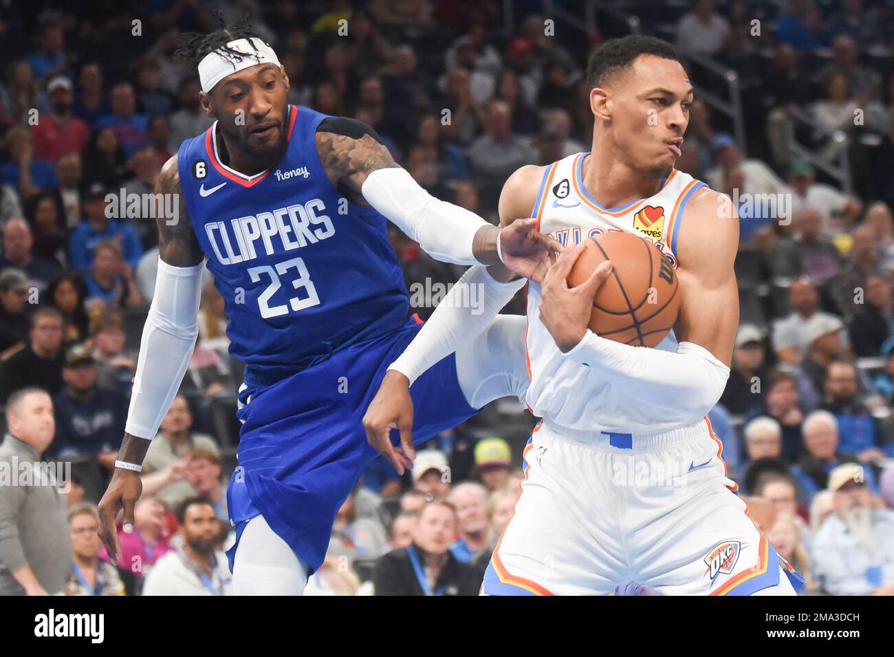 Los Angeles Clippers forward Robert Covington, left, tries to get the ...