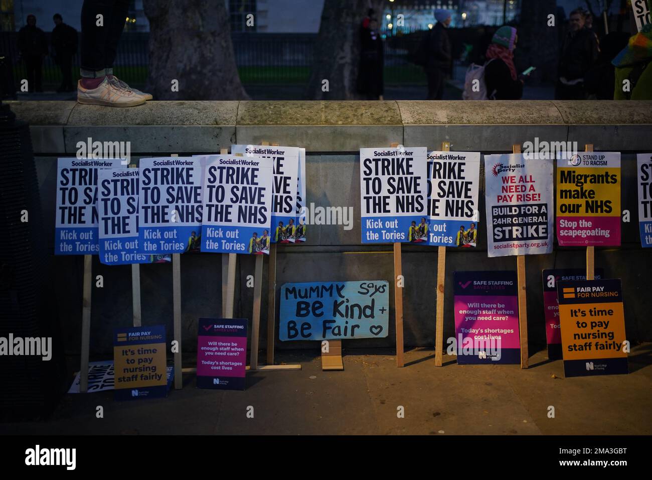 Nhs resolution signs hi-res stock photography and images - Alamy