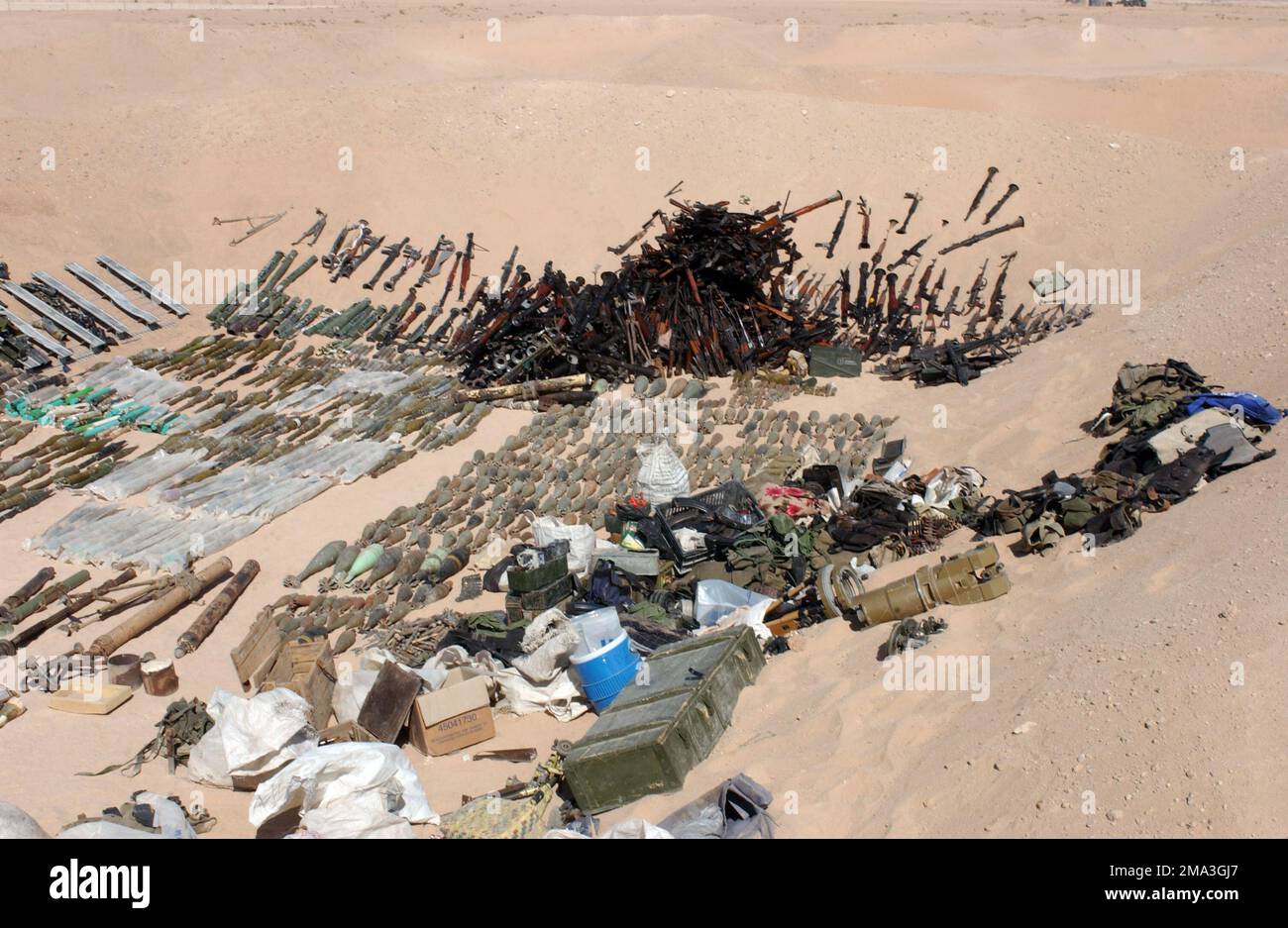 Special forces weapons personnel hi-res stock photography and images ...