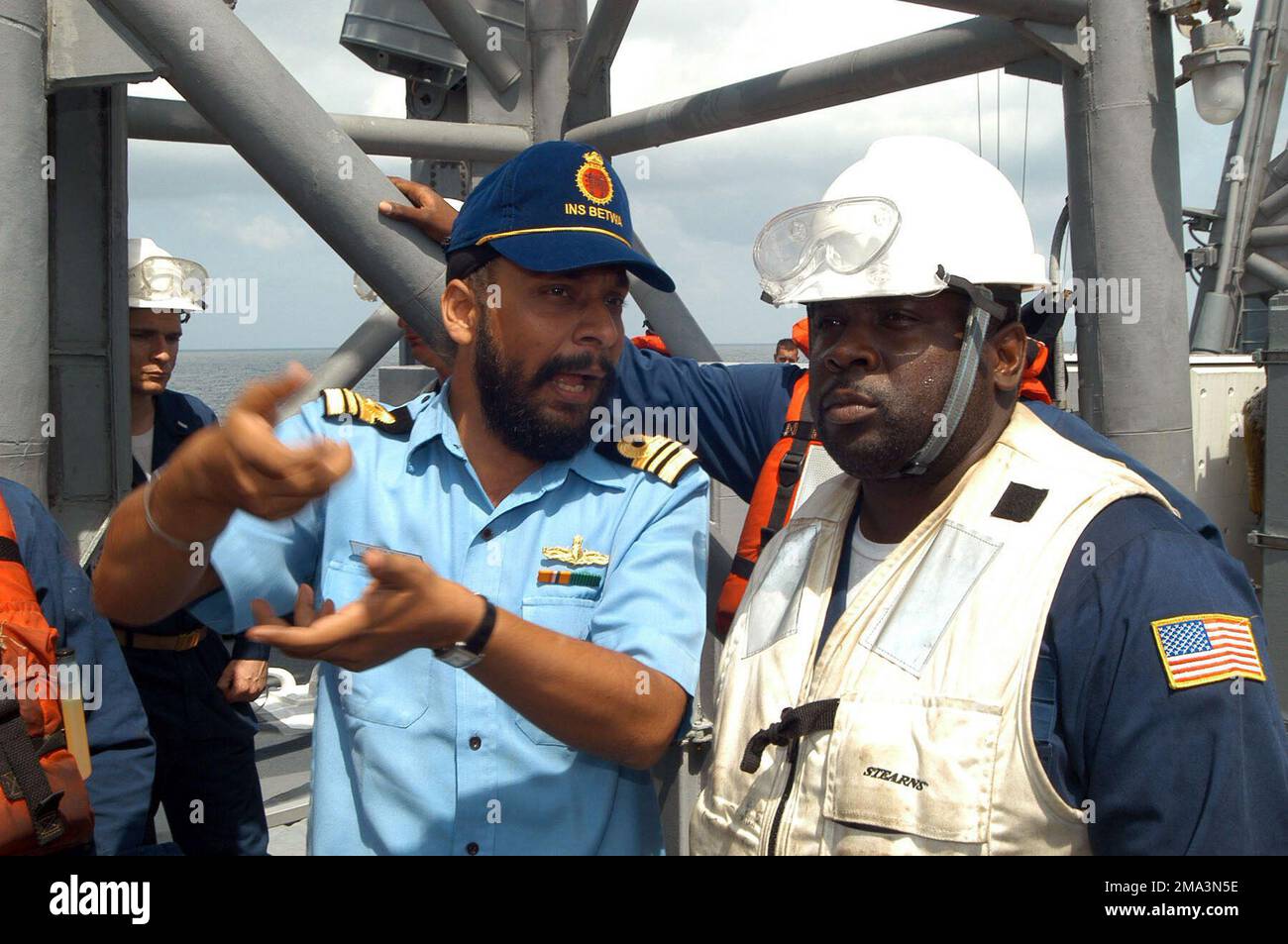 041005-N-0021M-011. Base: Ins Betwa (F 32) Country: Indian Ocean (IOC Stock Photo - Alamy