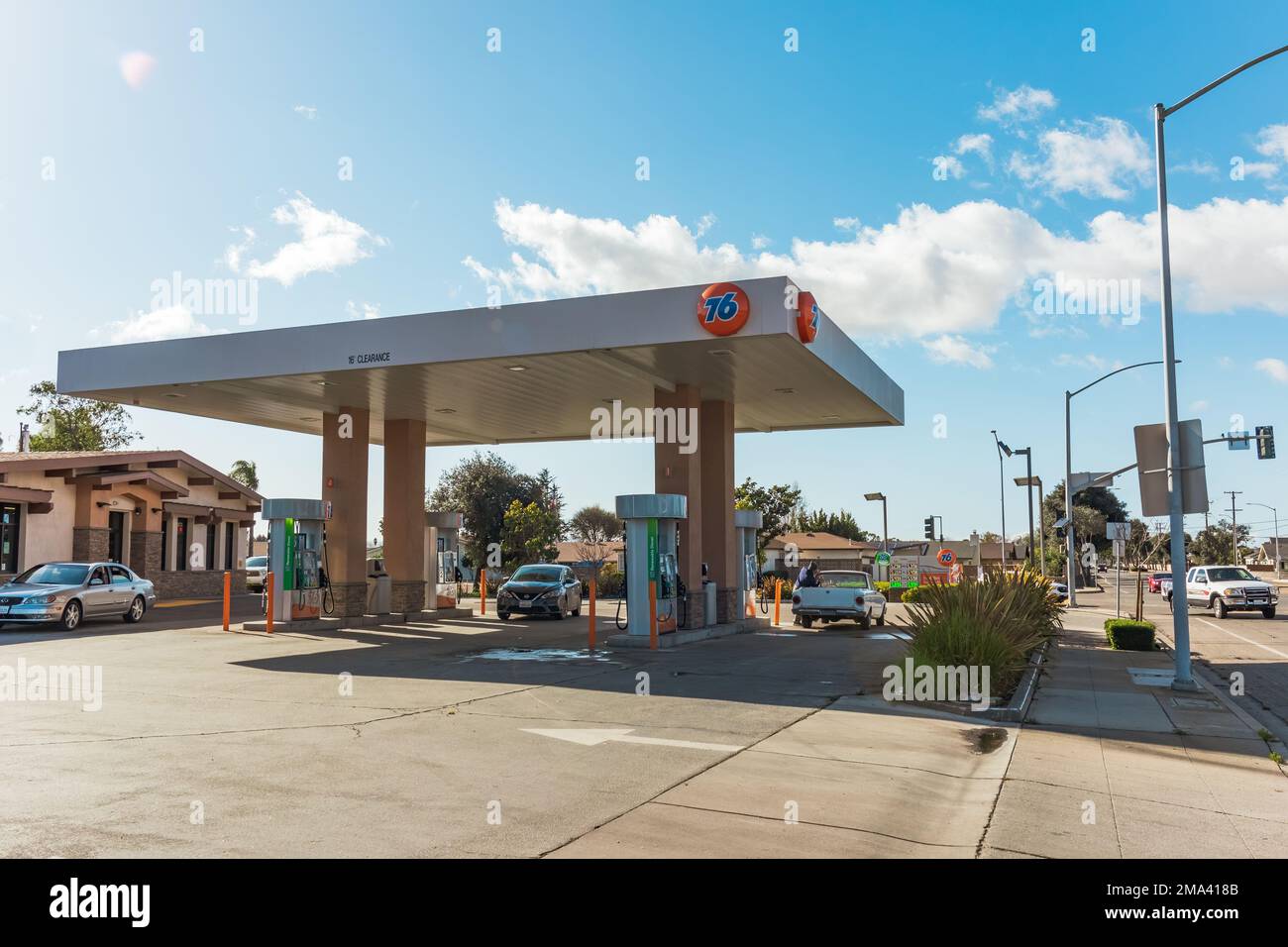 76 gas station hi-res stock photography and images - Alamy