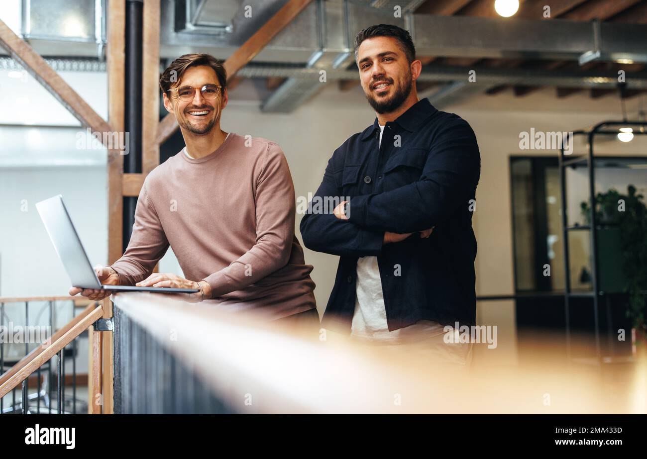 Men working together hi-res stock photography and images - Alamy