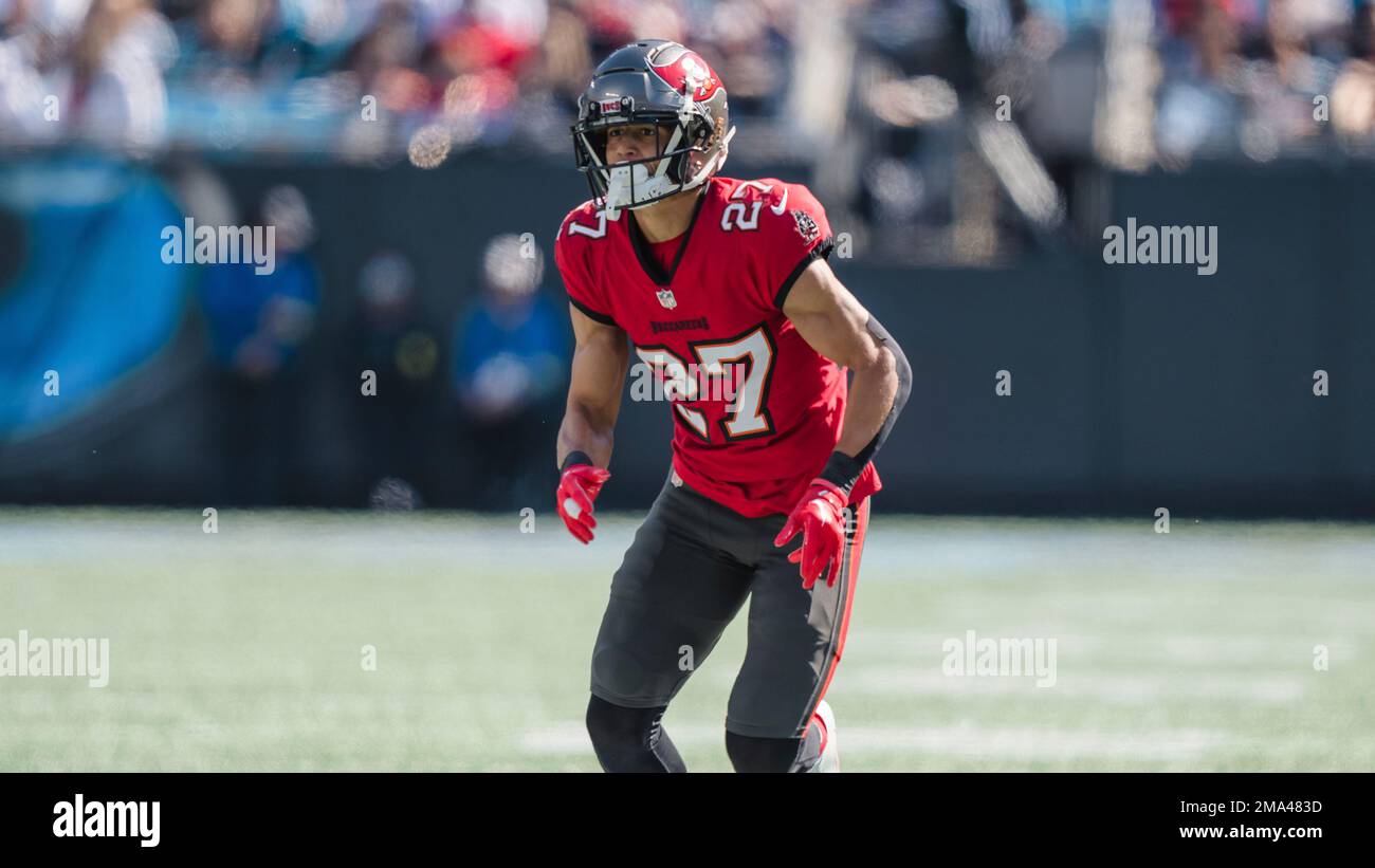 Tampa Bay Buccaneers cornerback Zyon McCollum (27) plays against the ...