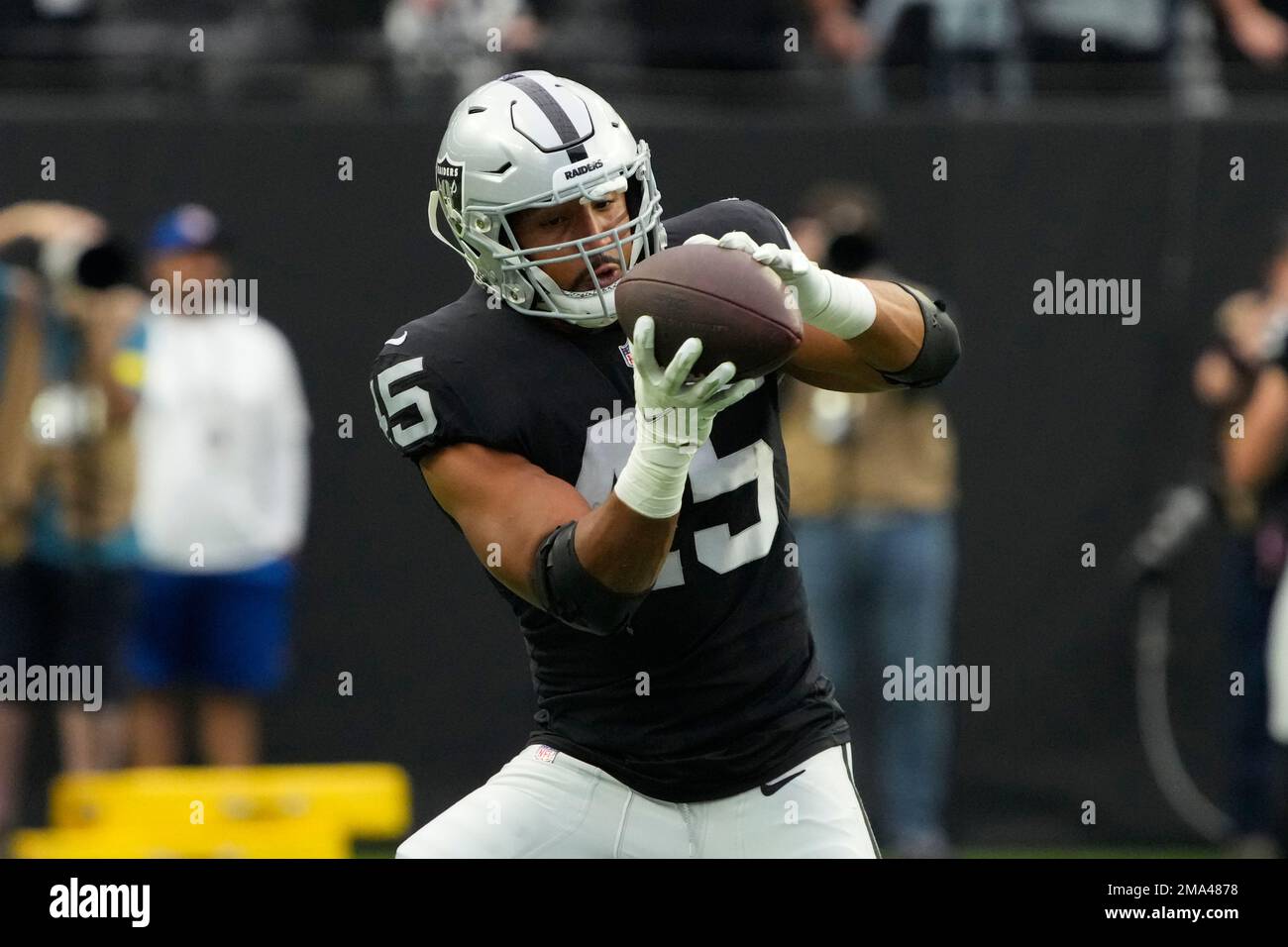 Las Vegas Raiders fullback Jakob Johnson (45) warms up before an NFL ...