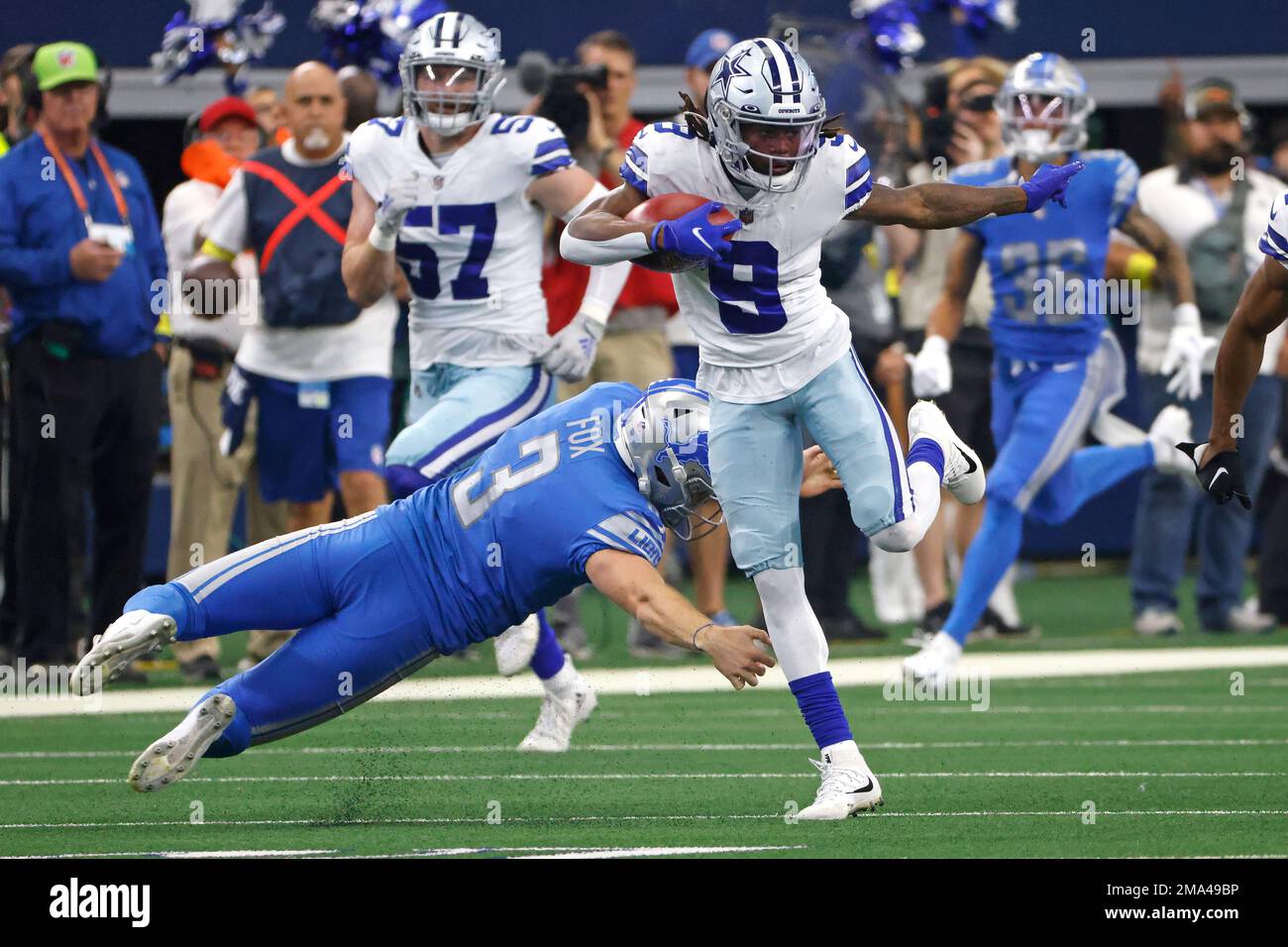 Dallas Cowboys wide receiver KaVontae Turpin (9) returns a punt against ...