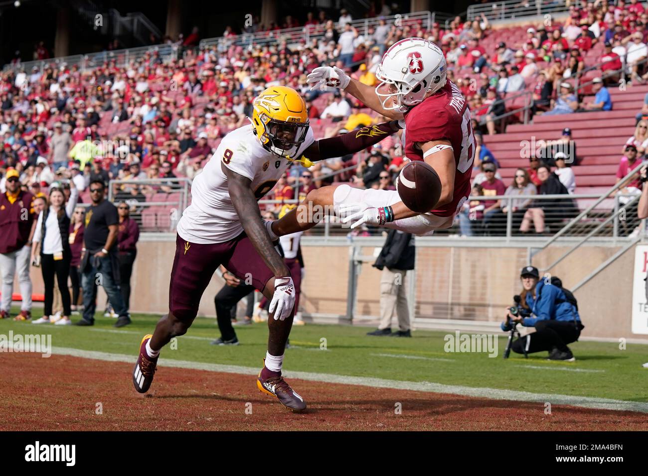 Arizona State defensive back Ro Torrence (9) breaks up a pass intended ...