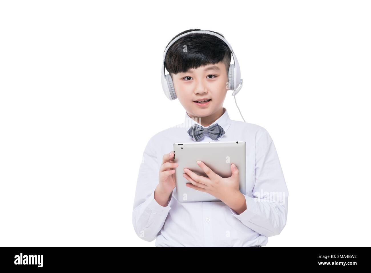 Happy pupils use tablet computers Stock Photo - Alamy