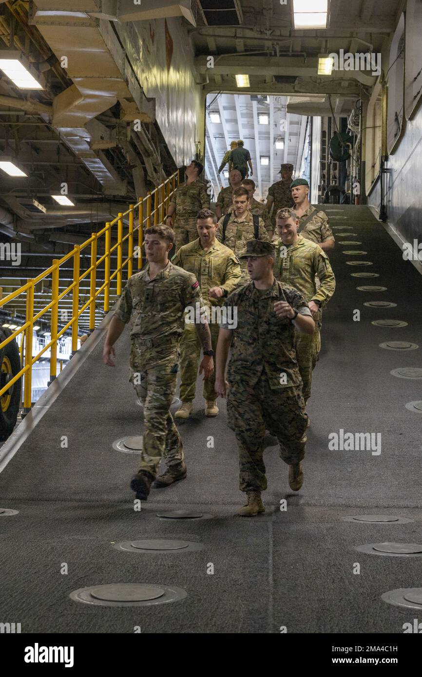 U.S. Marines and Australian Liaison Officers with the 13th Marine ...