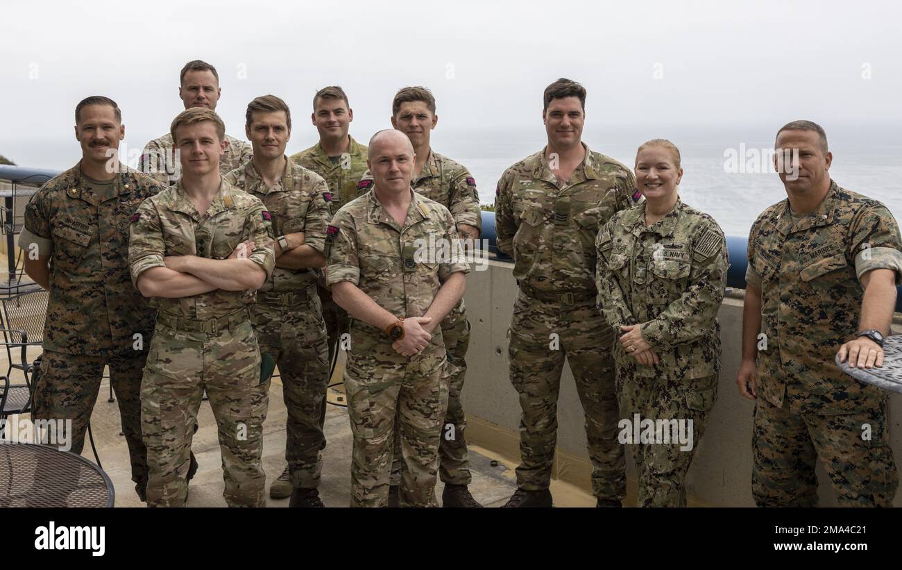 U.S. Marines and Australian Liaison Officers with the 13th Marine ...