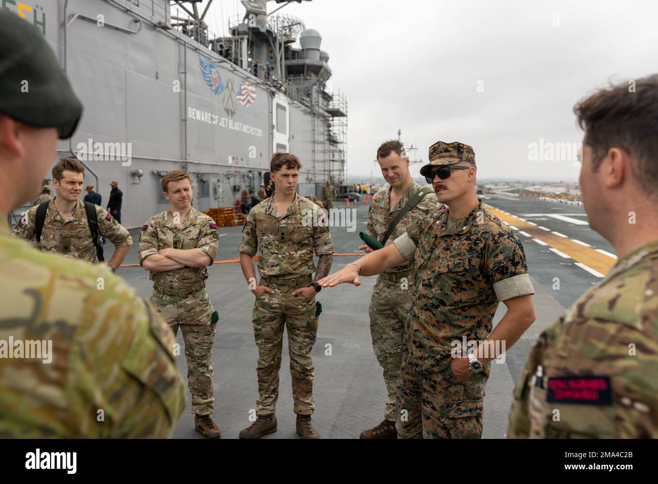 U.S. Marines and Australian Liaison Officers with the 13th Marine ...