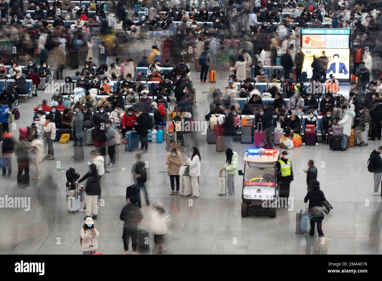 Passenger flows increase sharply at Shanghai Hongqiao railway station ...