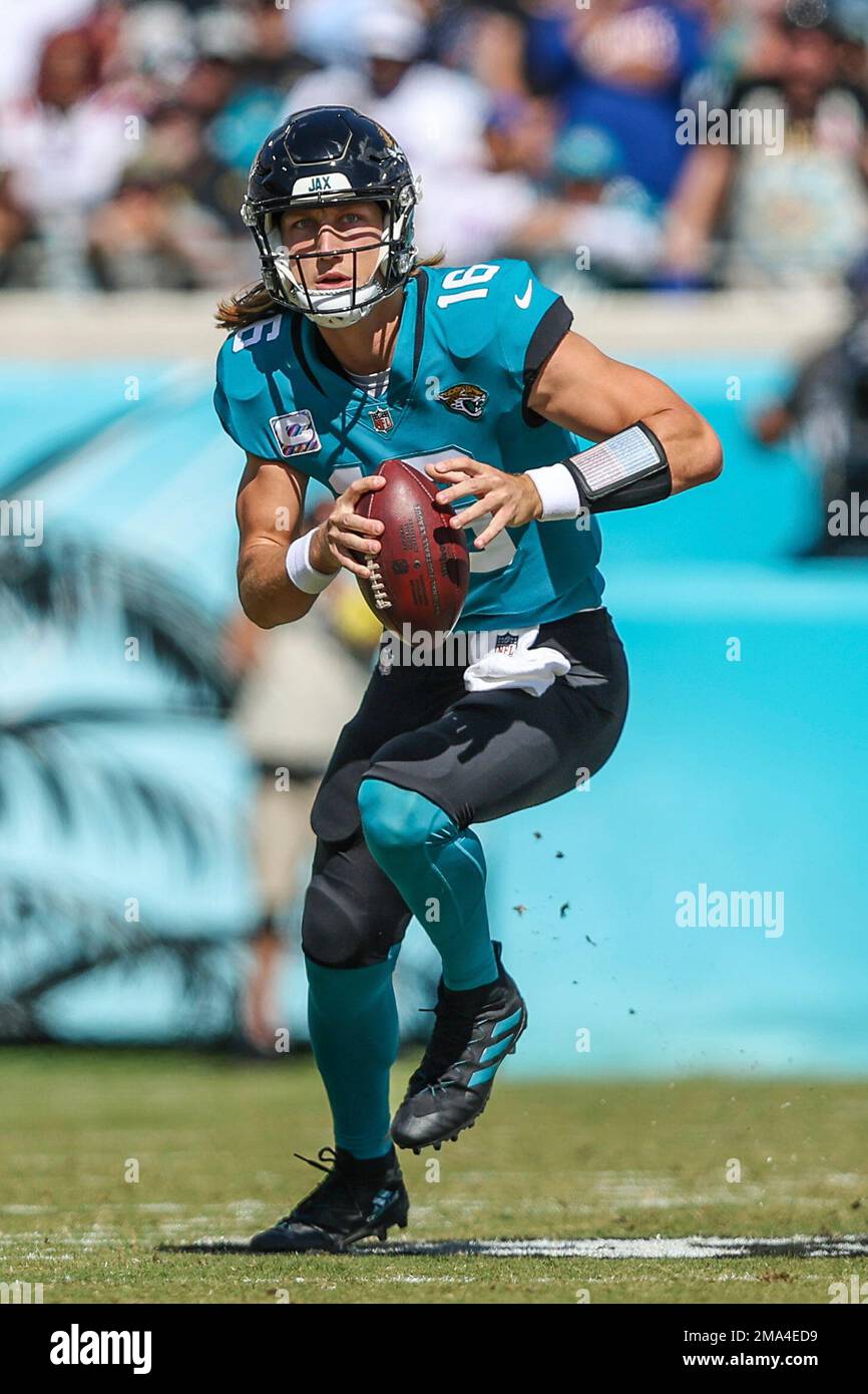 Jacksonville Jaguars quarterback Trevor Lawrence (16) looks for a ...