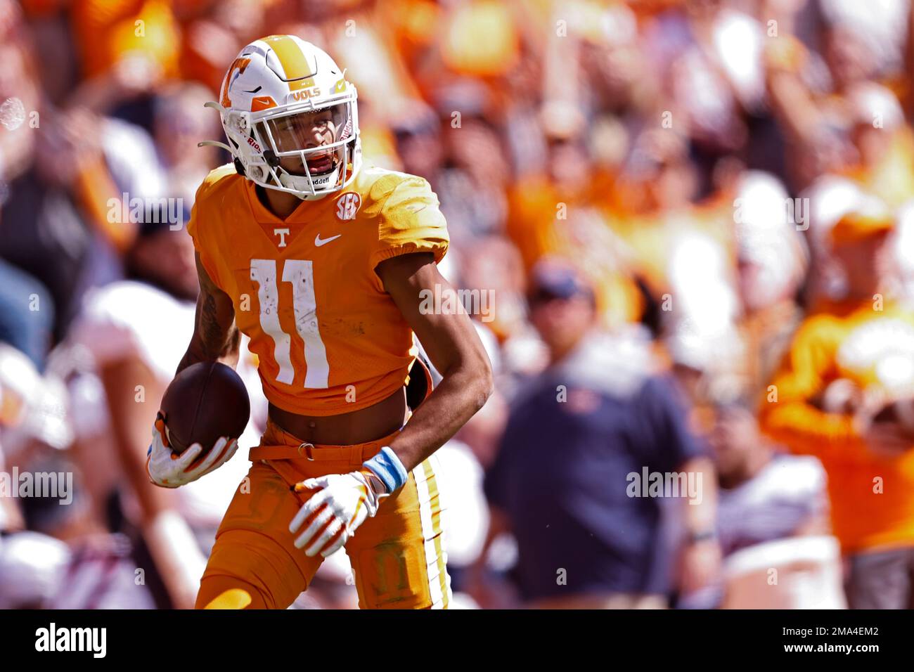 Tennessee wide receiver Jalin Hyatt (11) runs for a touchdown after ...