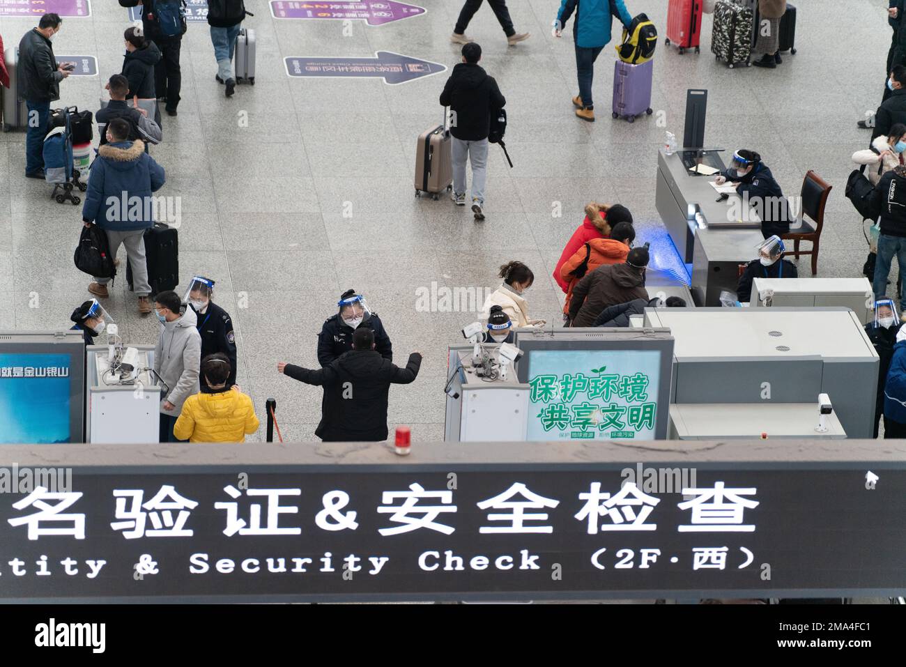 Passenger flows increase sharply at Shanghai Hongqiao railway station ...