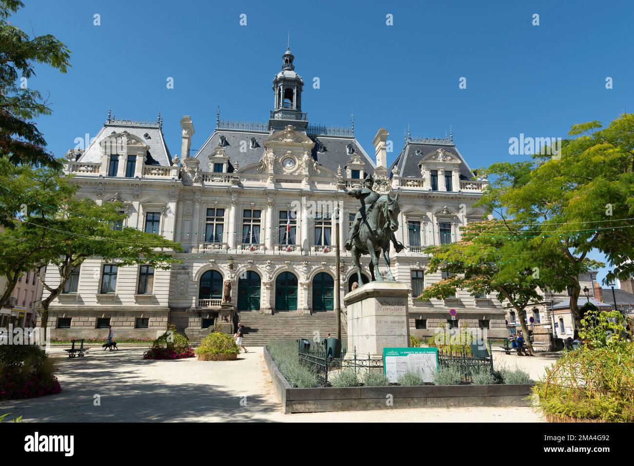 City Hall (Hôtel de Ville) and monument to Arthur de Richemont (Arthur ...
