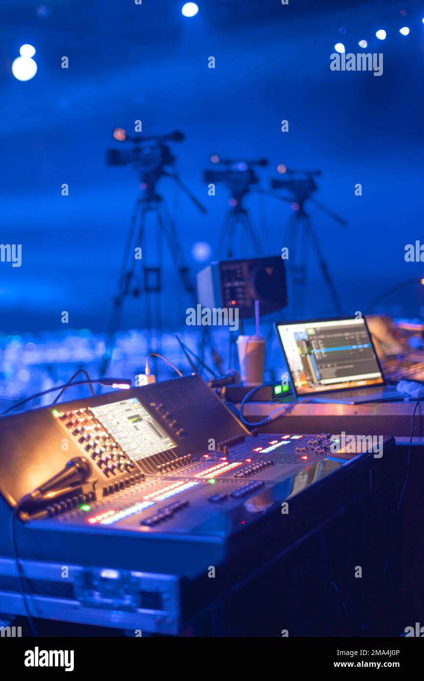 Live streaming setup hi-res stock photography and images - Alamy
