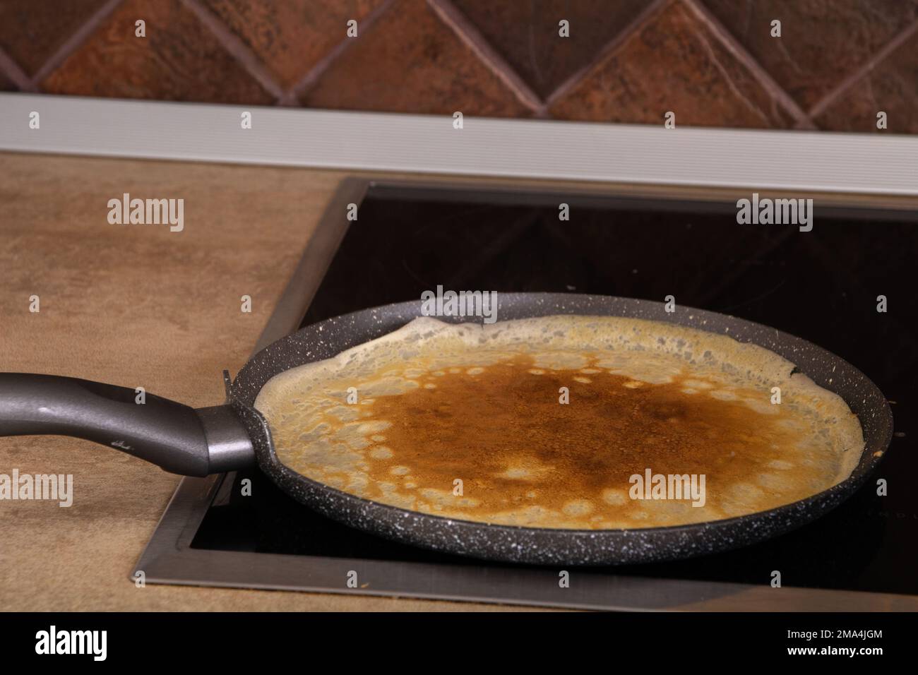 photo thin pancakes cooked in a pan in the kitchen Stock Photo - Alamy