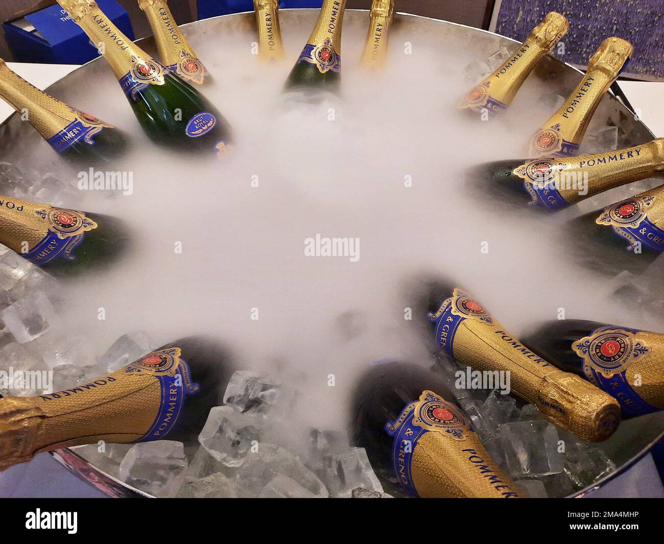 Astoria champagne hi-res stock photography and images - Alamy