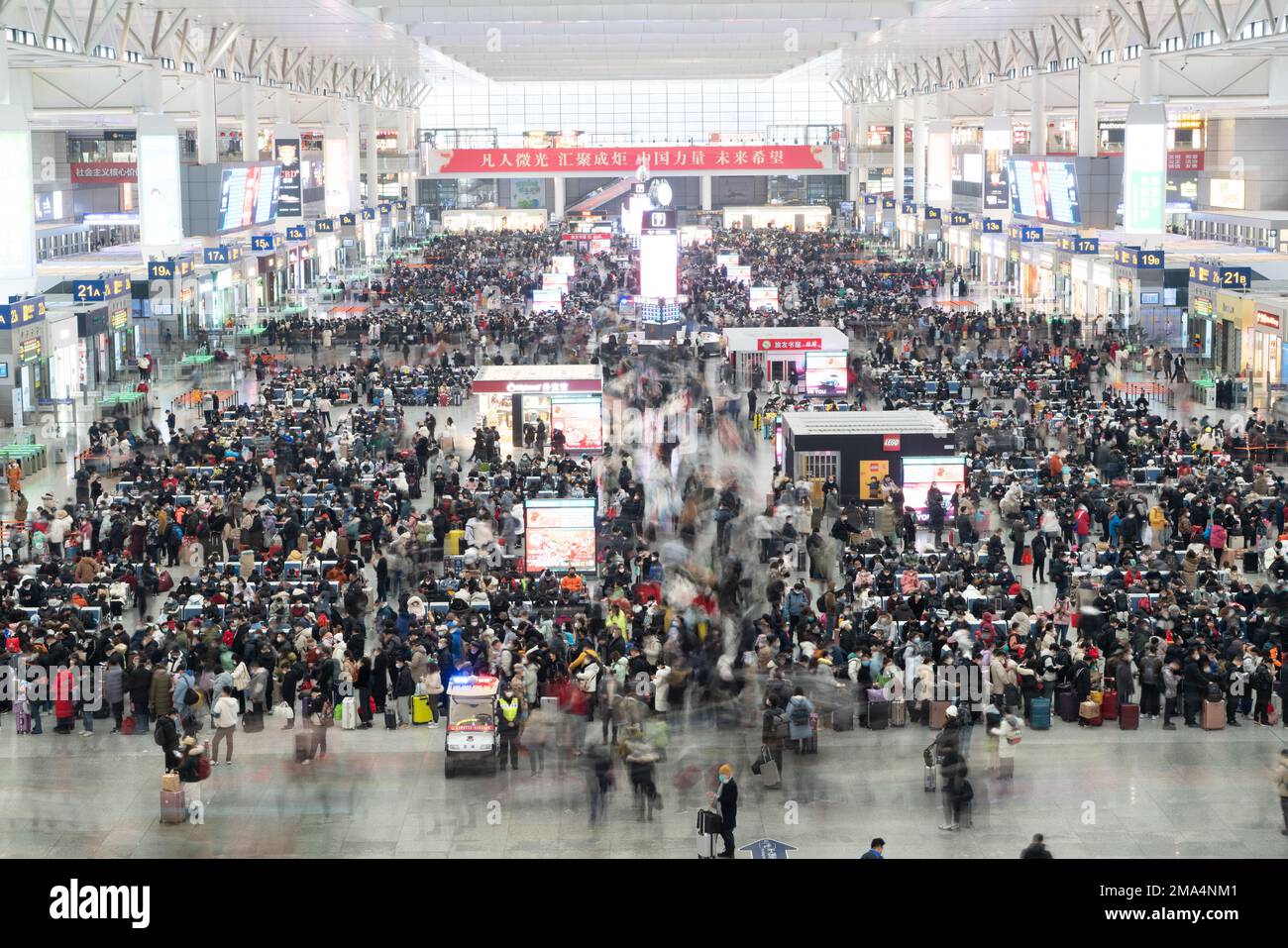 Passenger flows increase sharply at Shanghai Hongqiao railway station ...