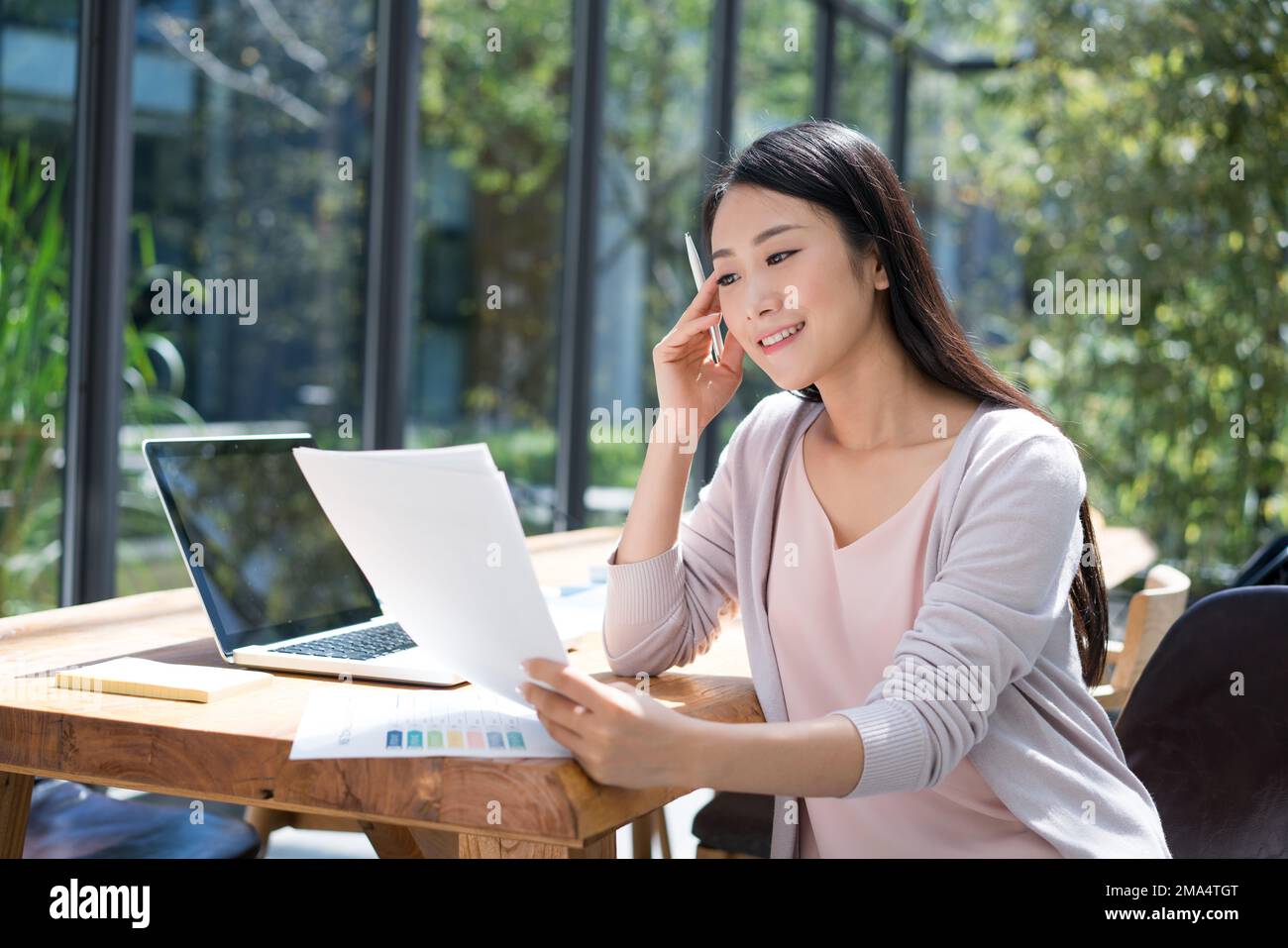 A young woman use the computer Stock Photo - Alamy