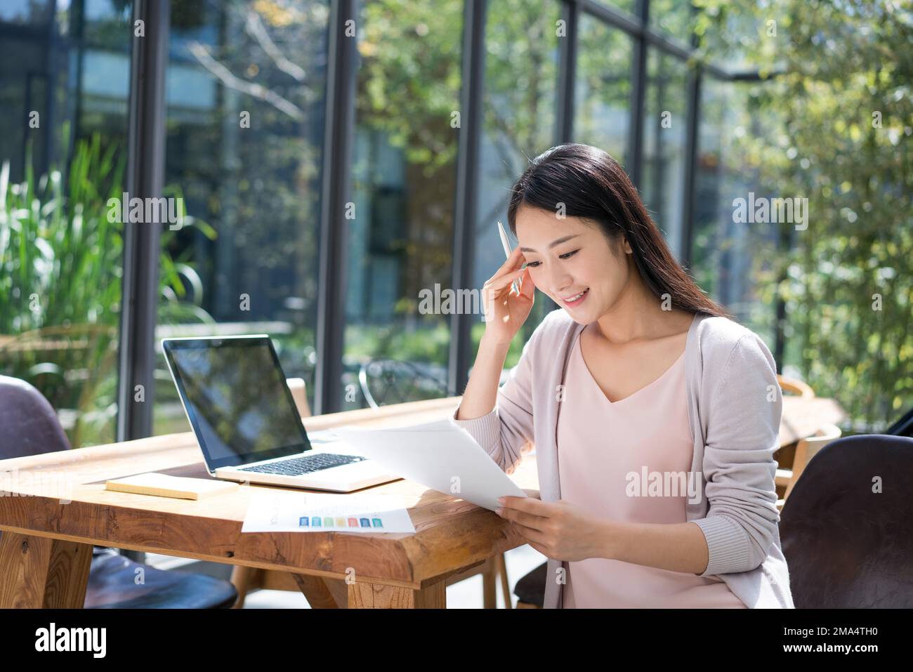 A young woman use the computer Stock Photo - Alamy