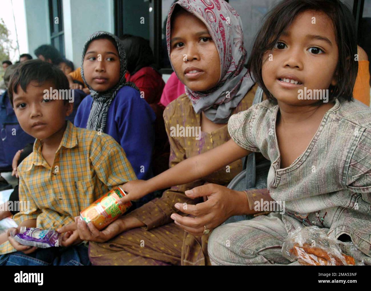 State disaster response personnel hi-res stock photography and images ...