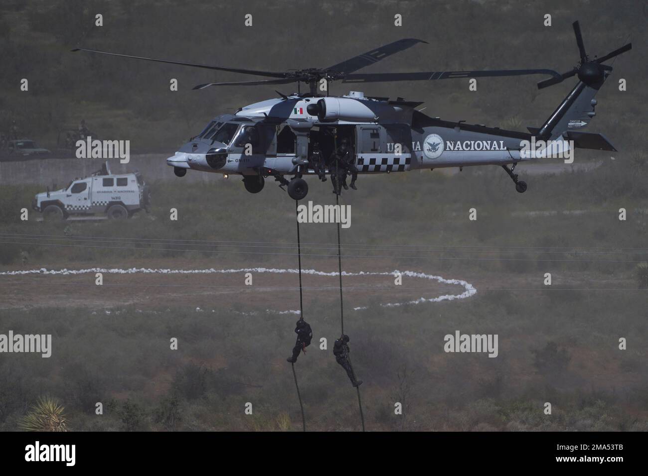 Soldiers from the Mexican Army and the National Guard perform security ...