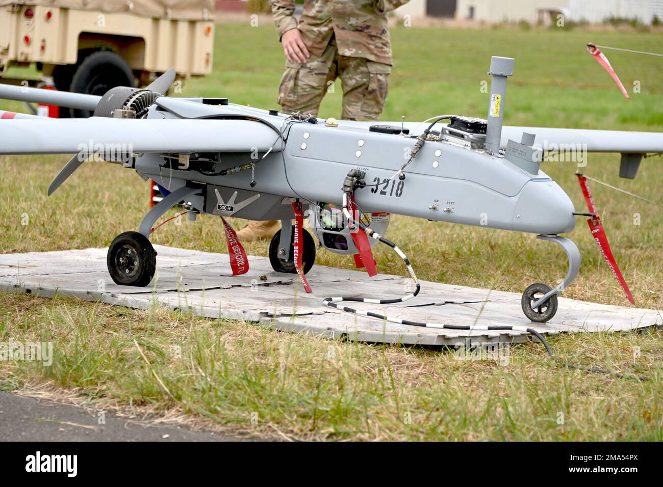 The soldiers of the 1st DET / 104th BEB (BRIGADE ENG BATTALLION) are ...