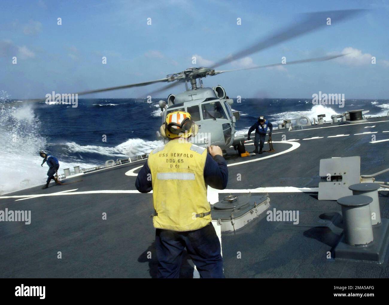 Uss benfold hi-res stock photography and images - Alamy