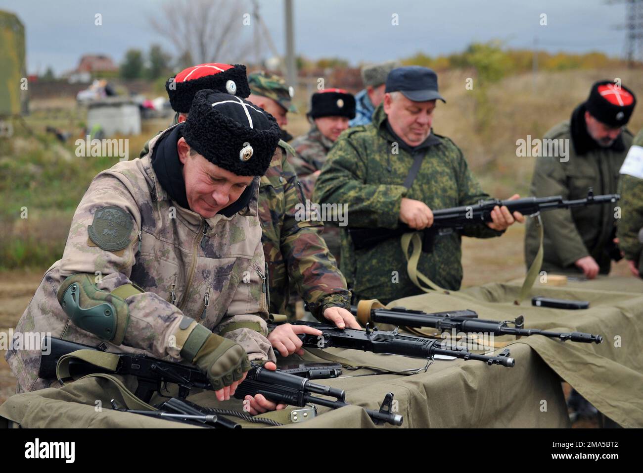 Russian cossacks train to disassemble and assemble Kalashnikov assault ...