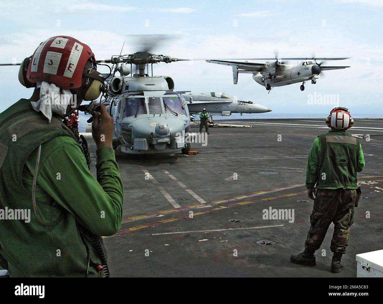 Uss abraham lincoln cvn 72 tsunami hi-res stock photography and images ...