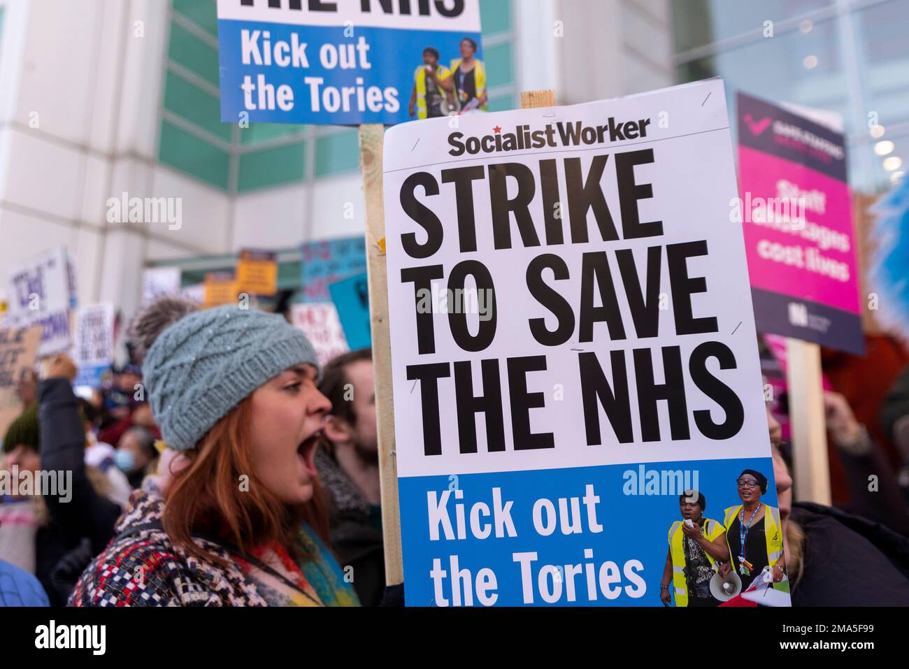 Nurses strike action hi-res stock photography and images - Alamy