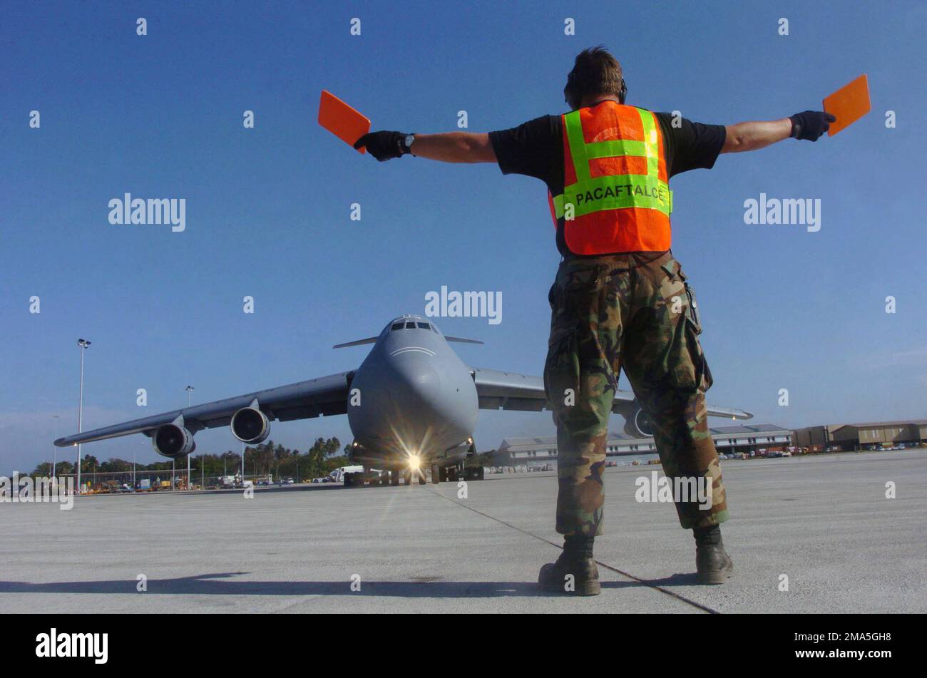050114-F-1740G-001. Base: Bandanaike International Airport State ...