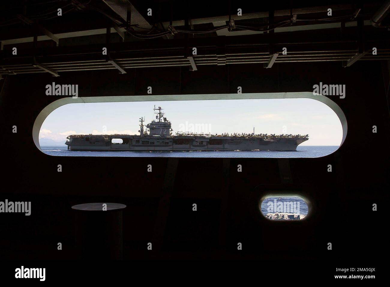 050114-N-6074Y-074. Base: Usns Rainier (T-AOE 7 Stock Photo - Alamy