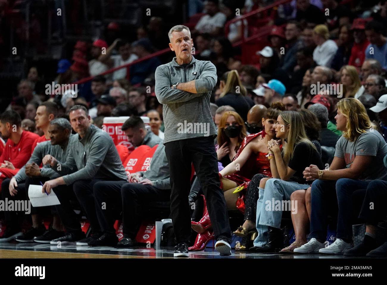 Chicago Bulls head coach Billy Donovan gestures during the first half ...