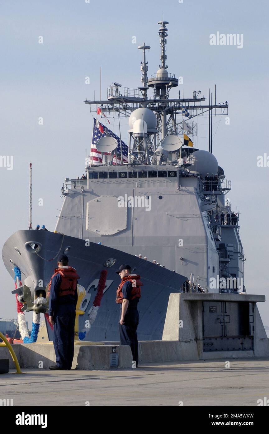 Uss shiloh cg 67 hi-res stock photography and images - Alamy