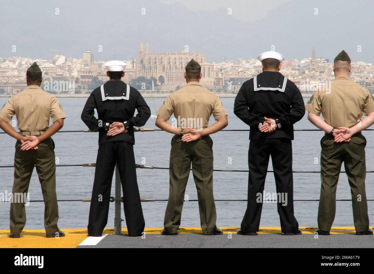 Usmc uns marines hi-res stock photography and images - Alamy