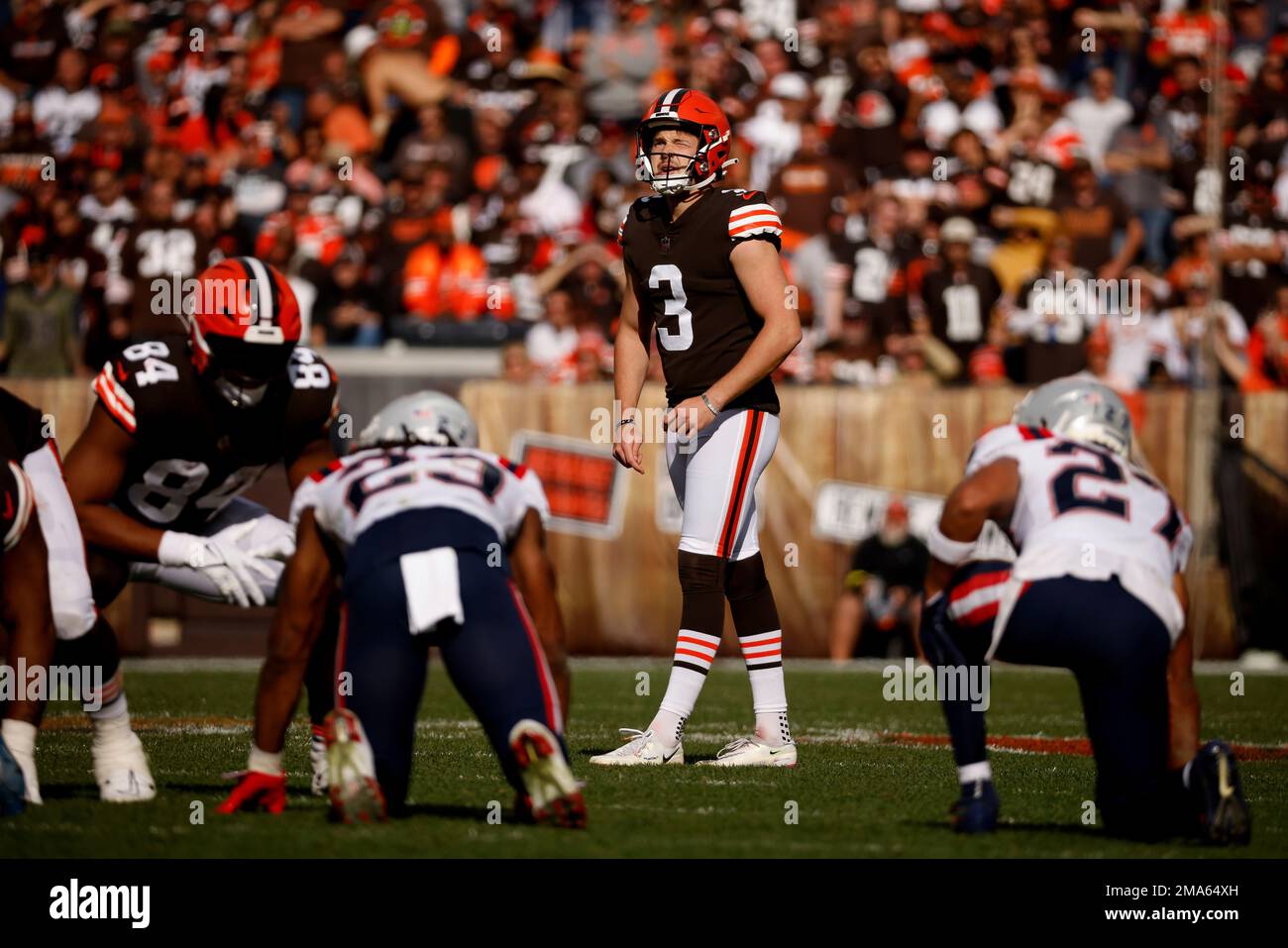 Cleveland Browns place kicker Cade York (3) lines up for a kick during ...