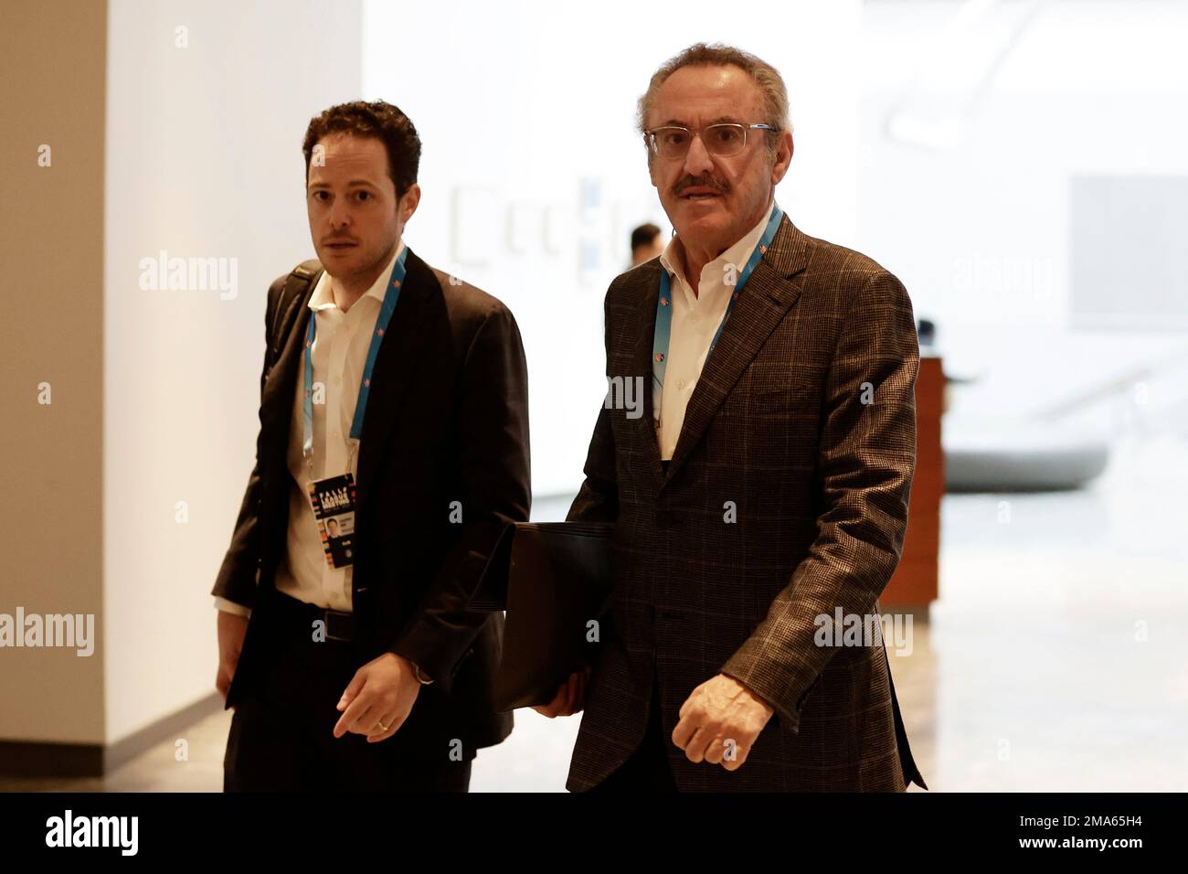 Minnesota Vikings owner Zygi Wilf, right, arrives for the NFL football ...