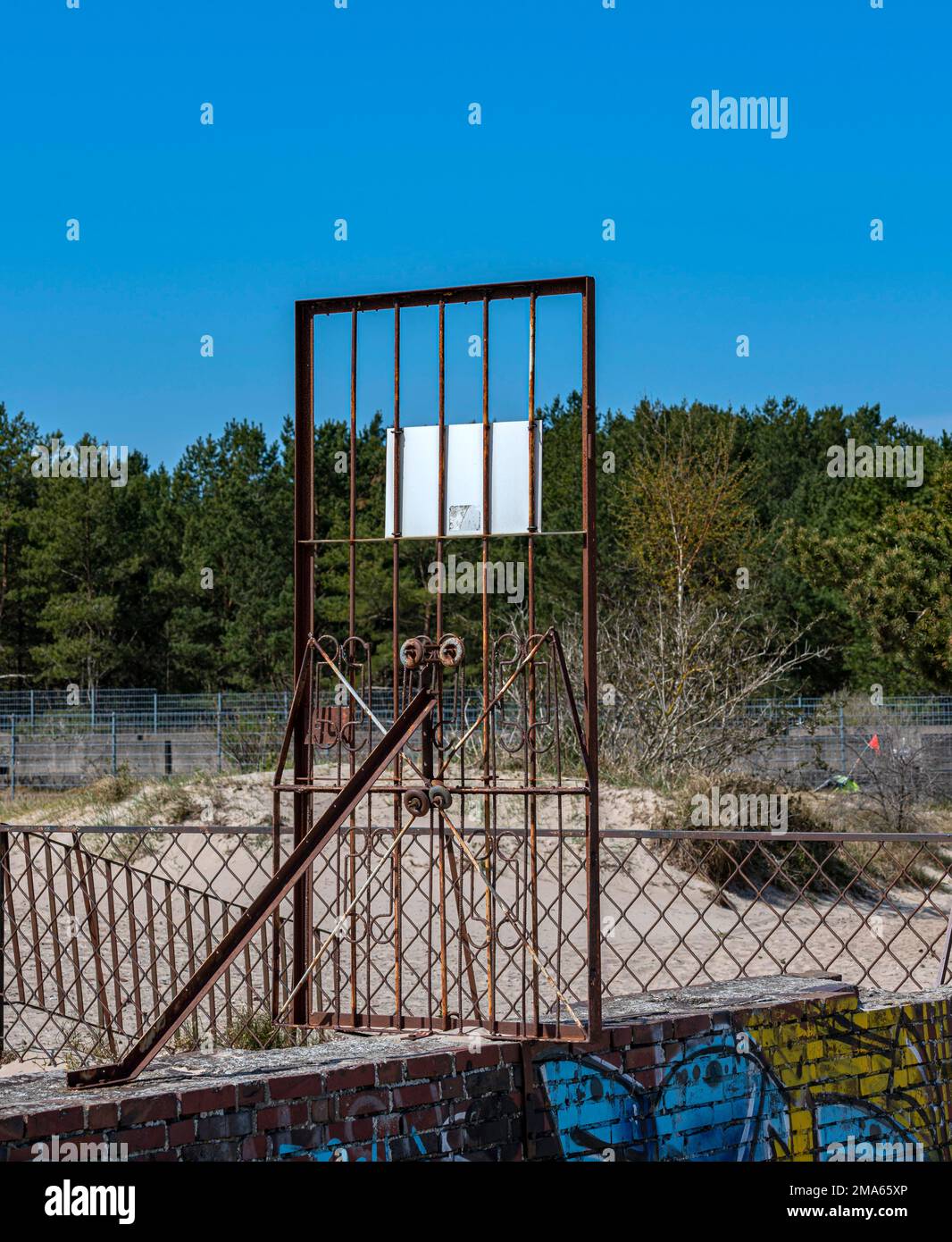 Old firewall hi-res stock photography and images - Alamy