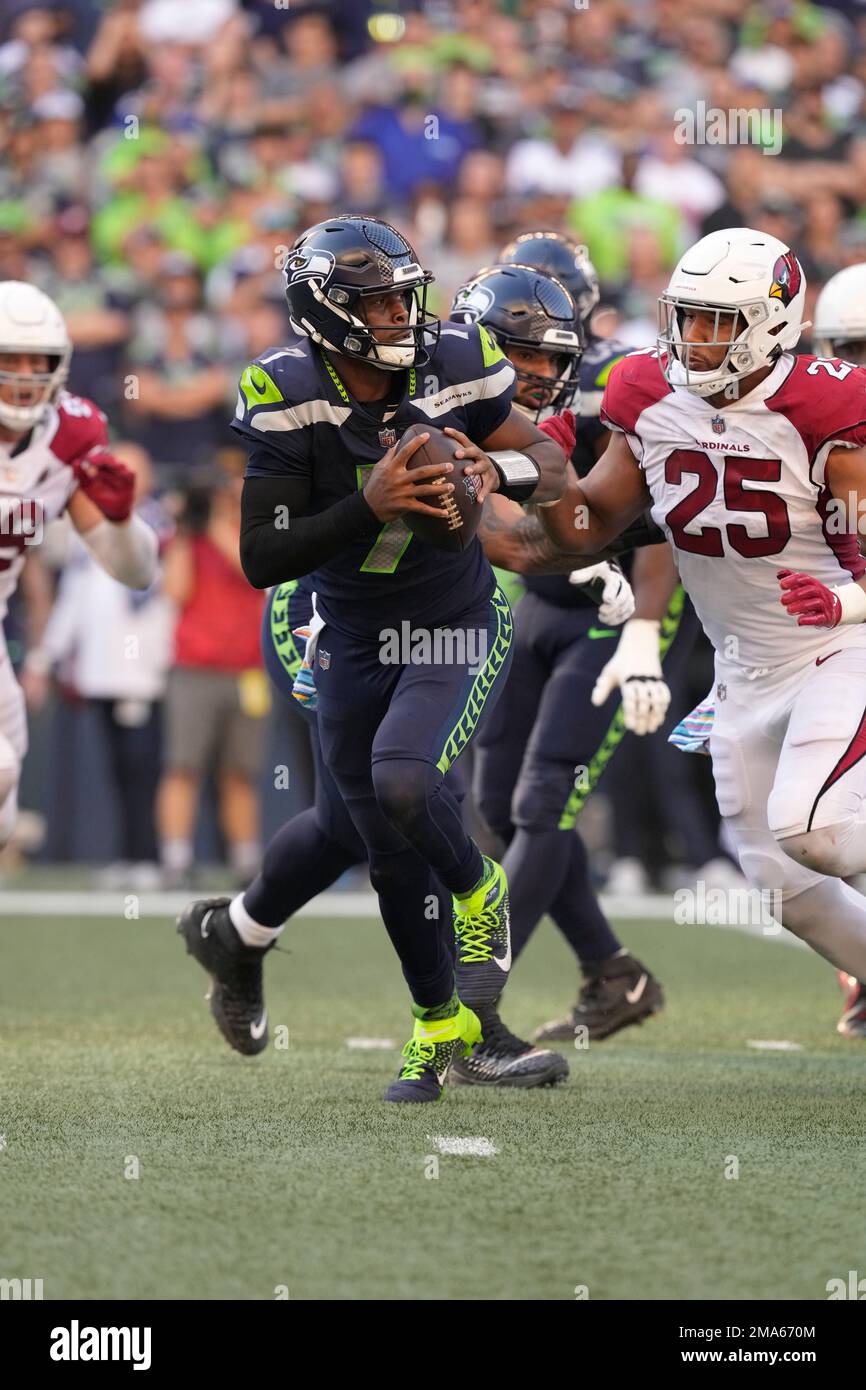 Seattle Seahawks quarterback Geno Smith (7) and Arizona Cardinals ...