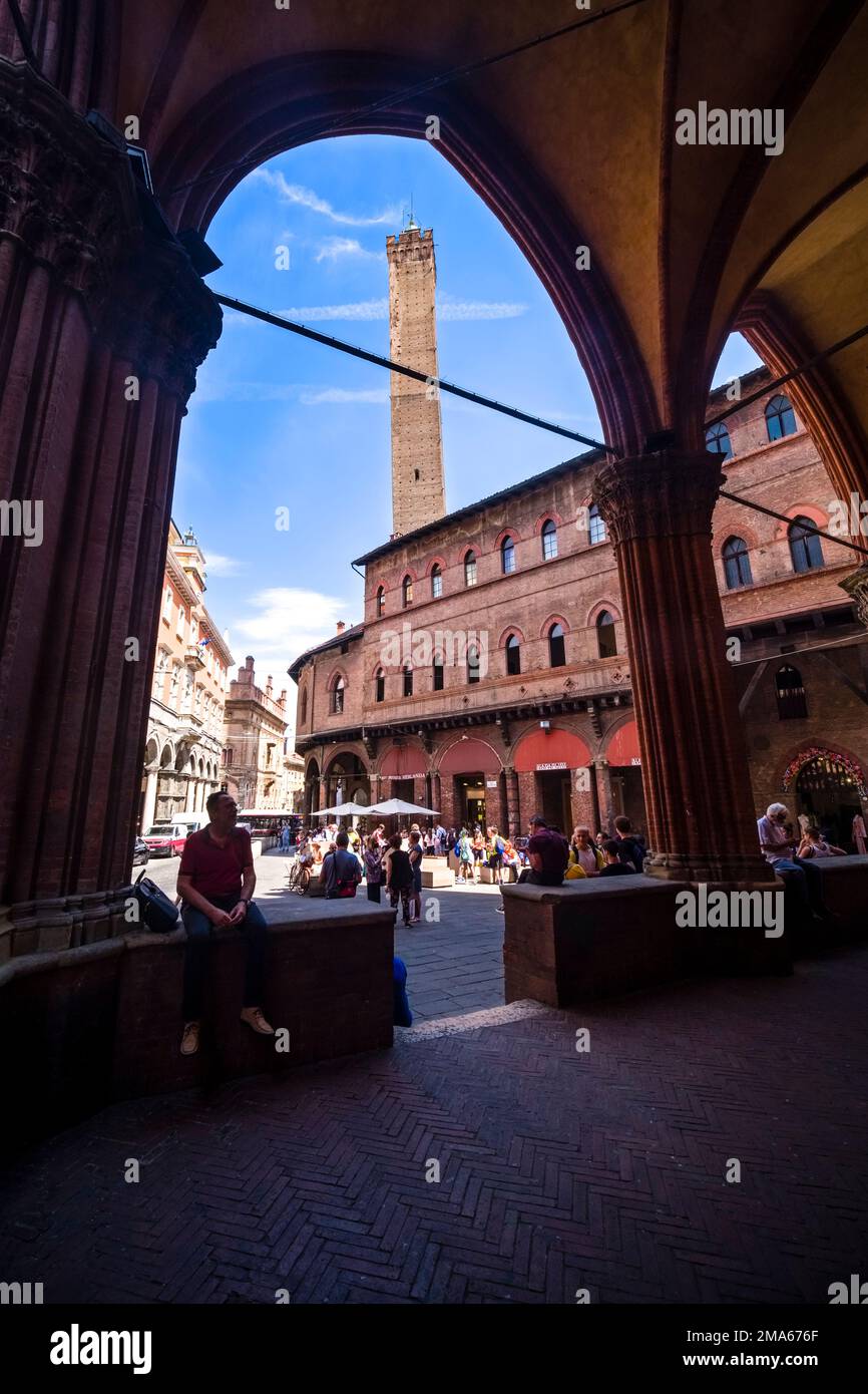 Torre degli asinelli hi-res stock photography and images - Alamy