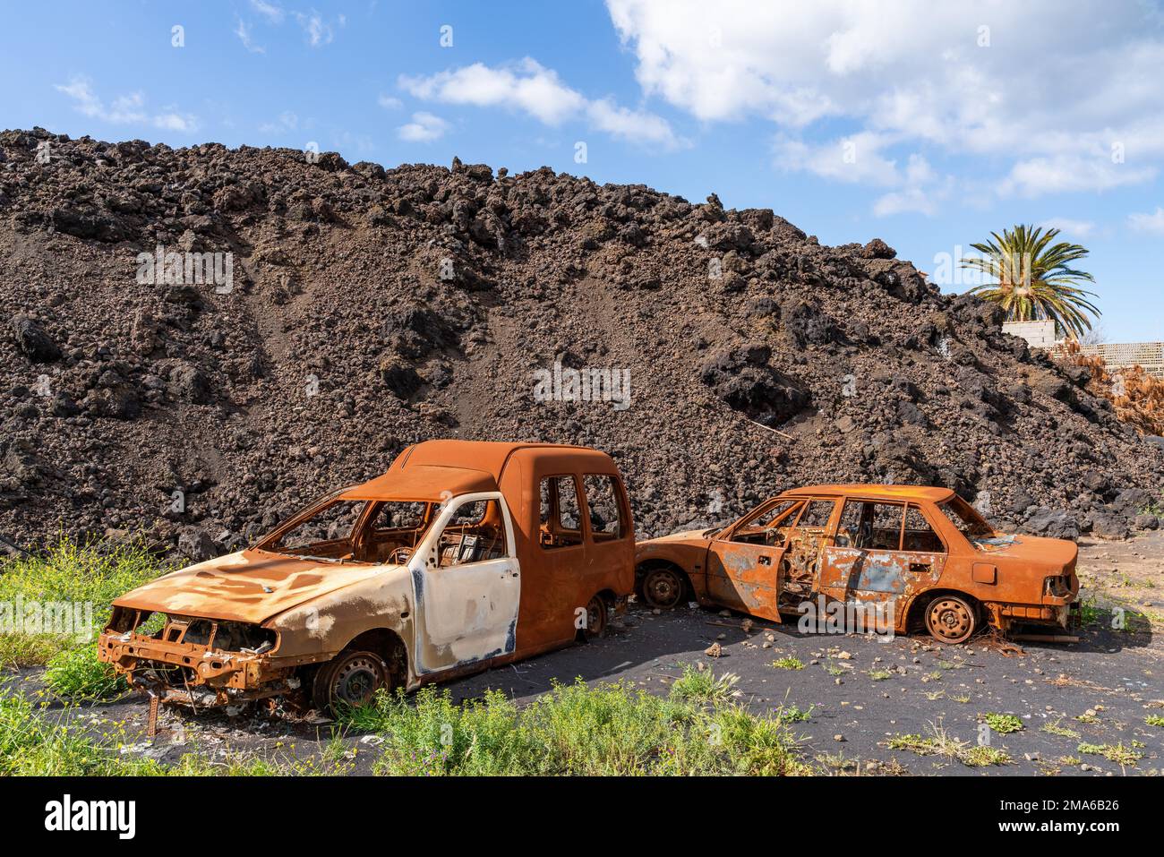 Burnt cars at the lava flow, Tajogaite volcano from the 2021 eruption ...