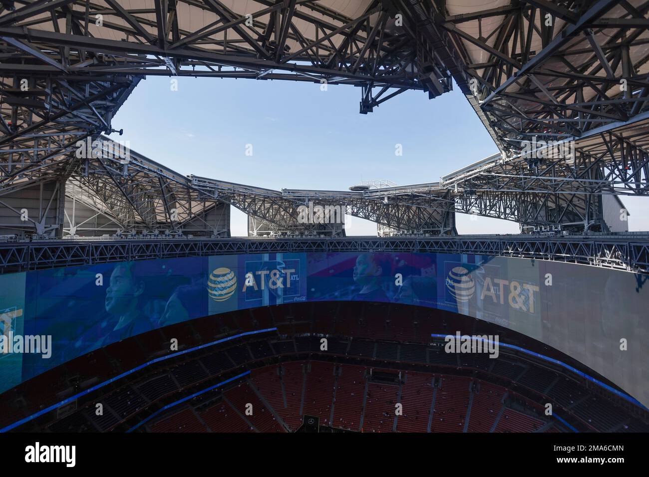 The retractable roof of Mercedes-Benz Stadium opens prior to an NFL ...