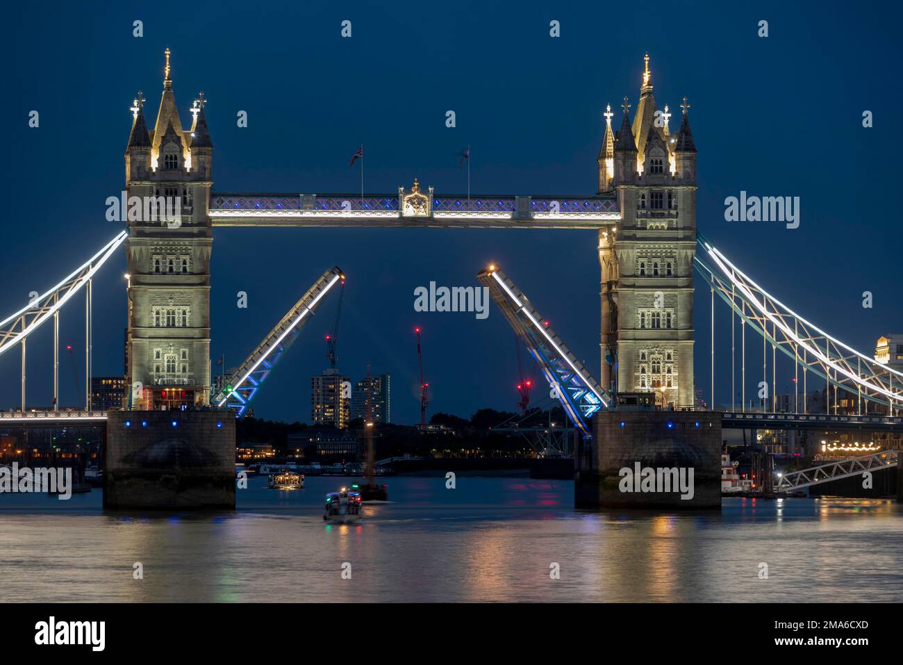 Tower Bridge, bascule bridge, blue hour, London, England, Great Britain ...